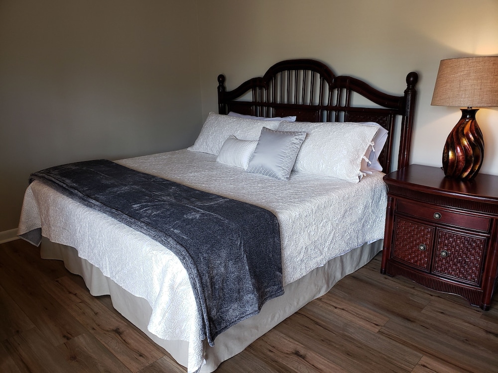 Newly Renovated, Exceptional Golf Front, Walk To Clubhouse & Cradle, 2 Br 2 Ba. - Pinehurst, NC