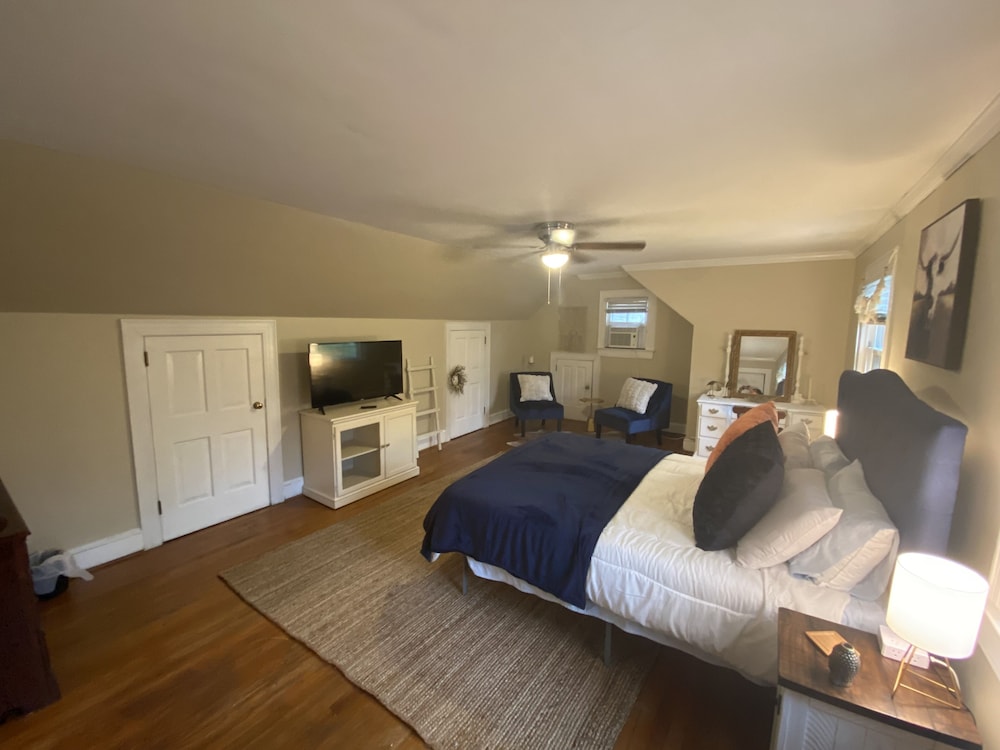 Greenville Classic House - Greenville, NC