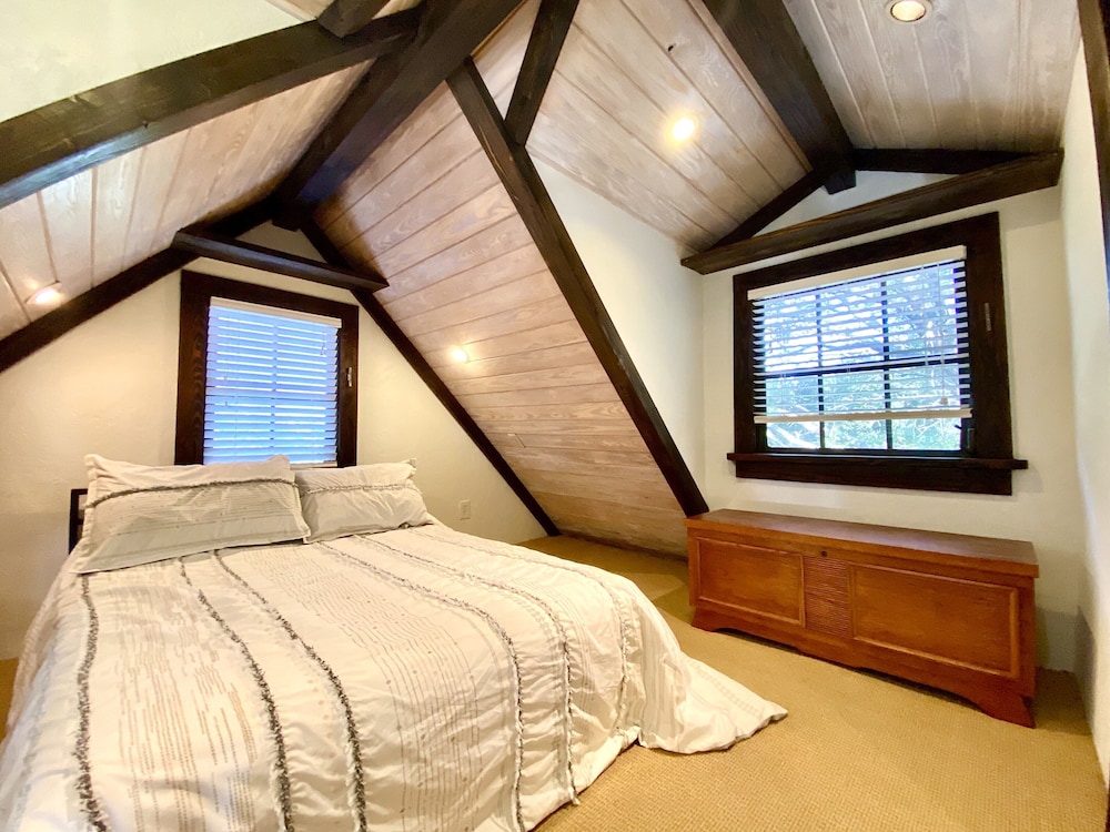 Quaint Rustic Cabin, Newly Remodeled! - The Bahamas
