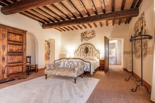 Suite | Cofre no quarto, com decoração personalizada, secretária, Wi-fi grátis