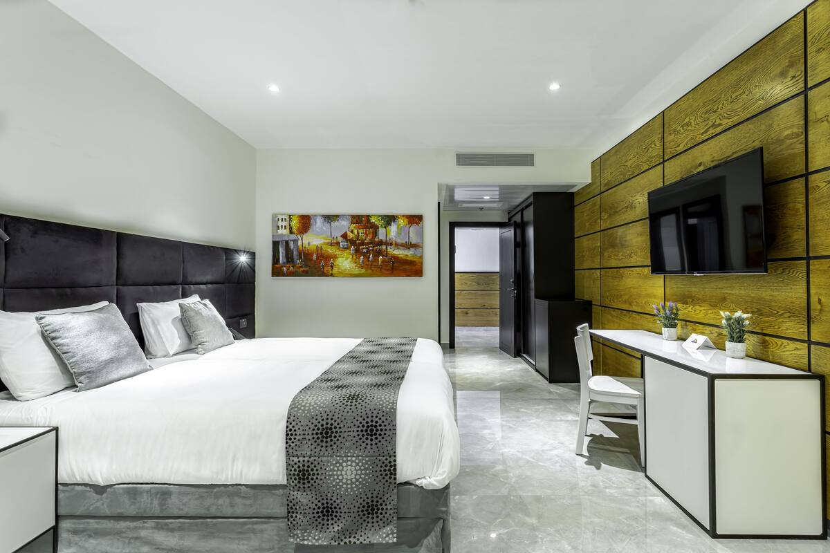 Quarto superior | 1 quarto, cofres nos quartos, escrivaninha