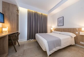 Quarto casal | Frigobar, cofres nos quartos, escrivaninha, berços grátis