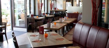 Pequeno-almoço tipo buffet diário (9 EUR por pessoa) 