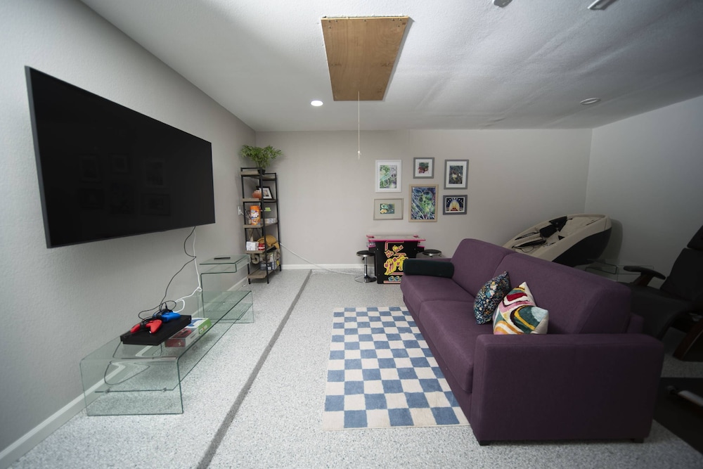 Amenities Galore - Heated Pool, Hot Tub, Cold Plunge, Grill, Gym, Peloton Bike, Massage Chair, Games - Round Rock, TX