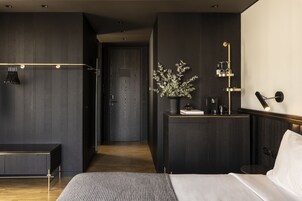 Quarto Deluxe, varanda | Lençóis de algodão egípcio, roupa de alta qualidade, minibar 