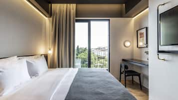 Quarto Superior, varanda | Lençóis de algodão egípcio, roupa de alta qualidade, minibar