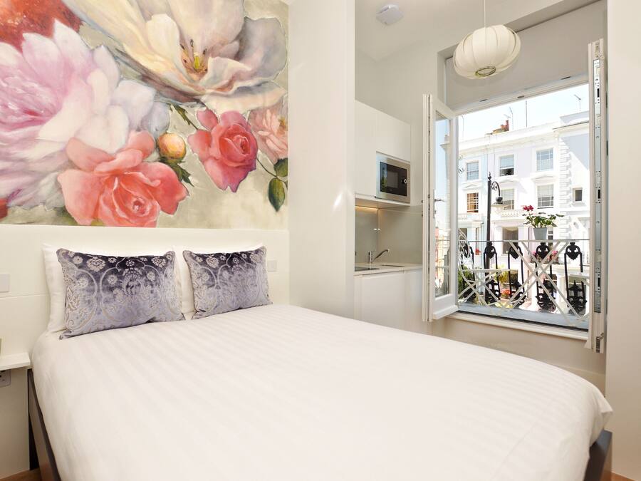 Balcony Small Studio Apartment | Ferro/tábua de engomar, Wi-fi grátis, roupa de cama fornecida