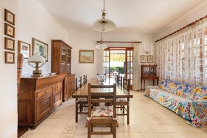 Casa Básica, 5 quartos | Refeições no quarto