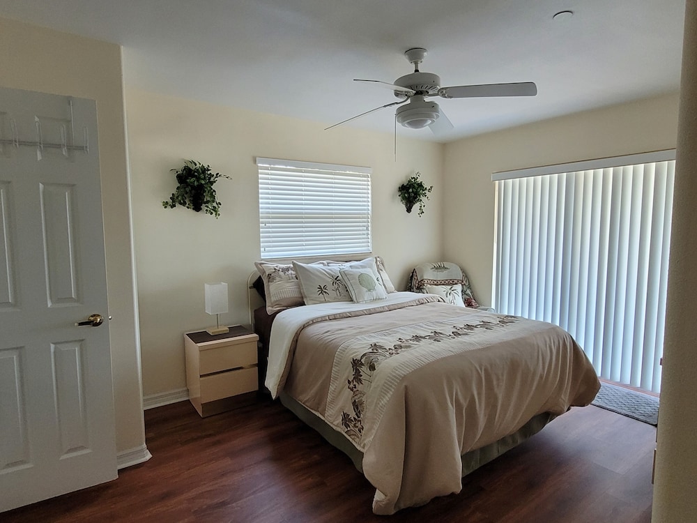 Luxurious Five Bedroom Florida Escape - Port Charlotte, FL