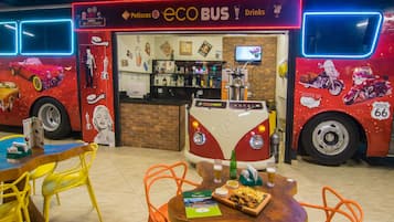 Bar à beira da piscina