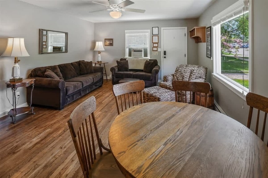 Lake Street 425 ~ Fantastic 2bed/2bath Home Right - Idaho (State)