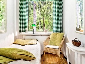 4 quartos, com mobília individualizada 