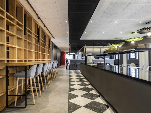 Pequeno-almoço tipo buffet diário mediante uma taxa