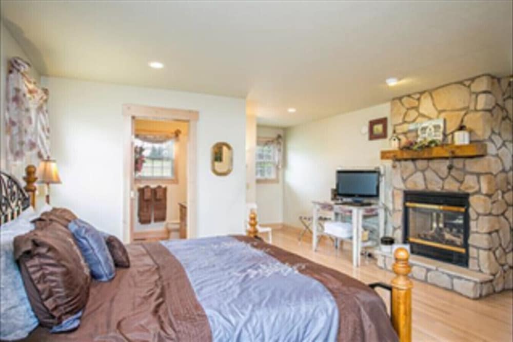 Delightful Cottage With Seasonal Pool/hot Tub - Berlin, OH