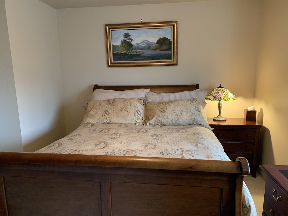 Beautiful Room With Featherbed - Whidbey Island, WA