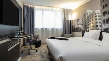 Quarto Superior, 1 cama de casal | Secretária, secretária adequada para computadores portáteis