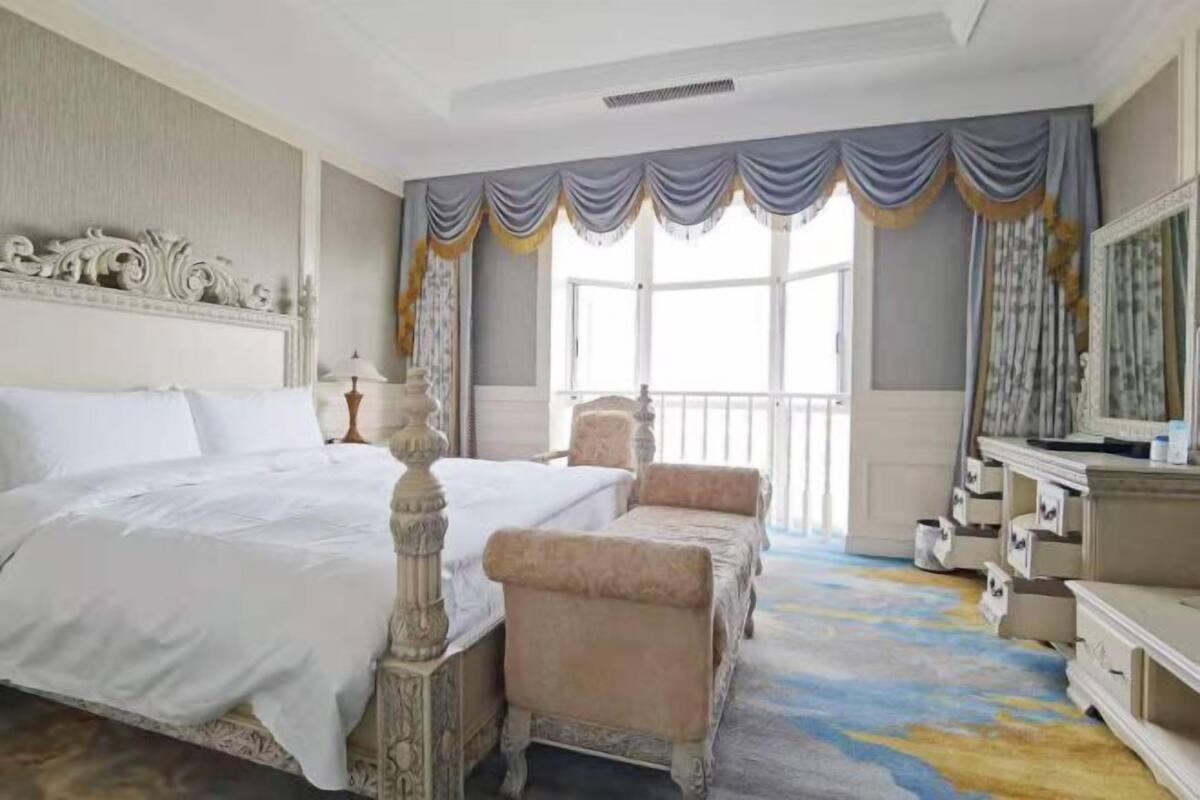 1 quarto, frigobar, cofres nos quartos, cortinas blackout