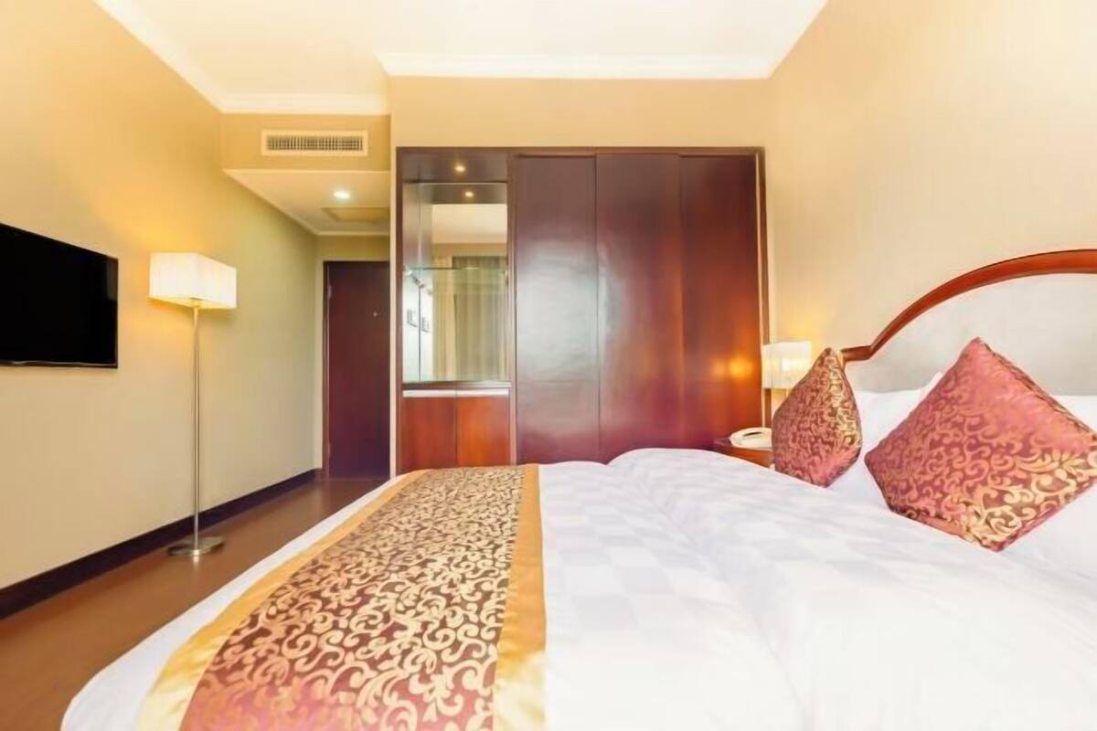 1 quarto, frigobar, cofres nos quartos, cortinas blackout