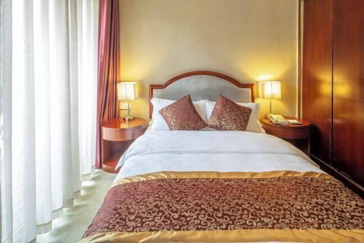 1 quarto, frigobar, cofres nos quartos, cortinas blackout