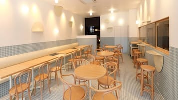 Café da manhã com buffet todos os dias (JPY 1500 por pessoa)