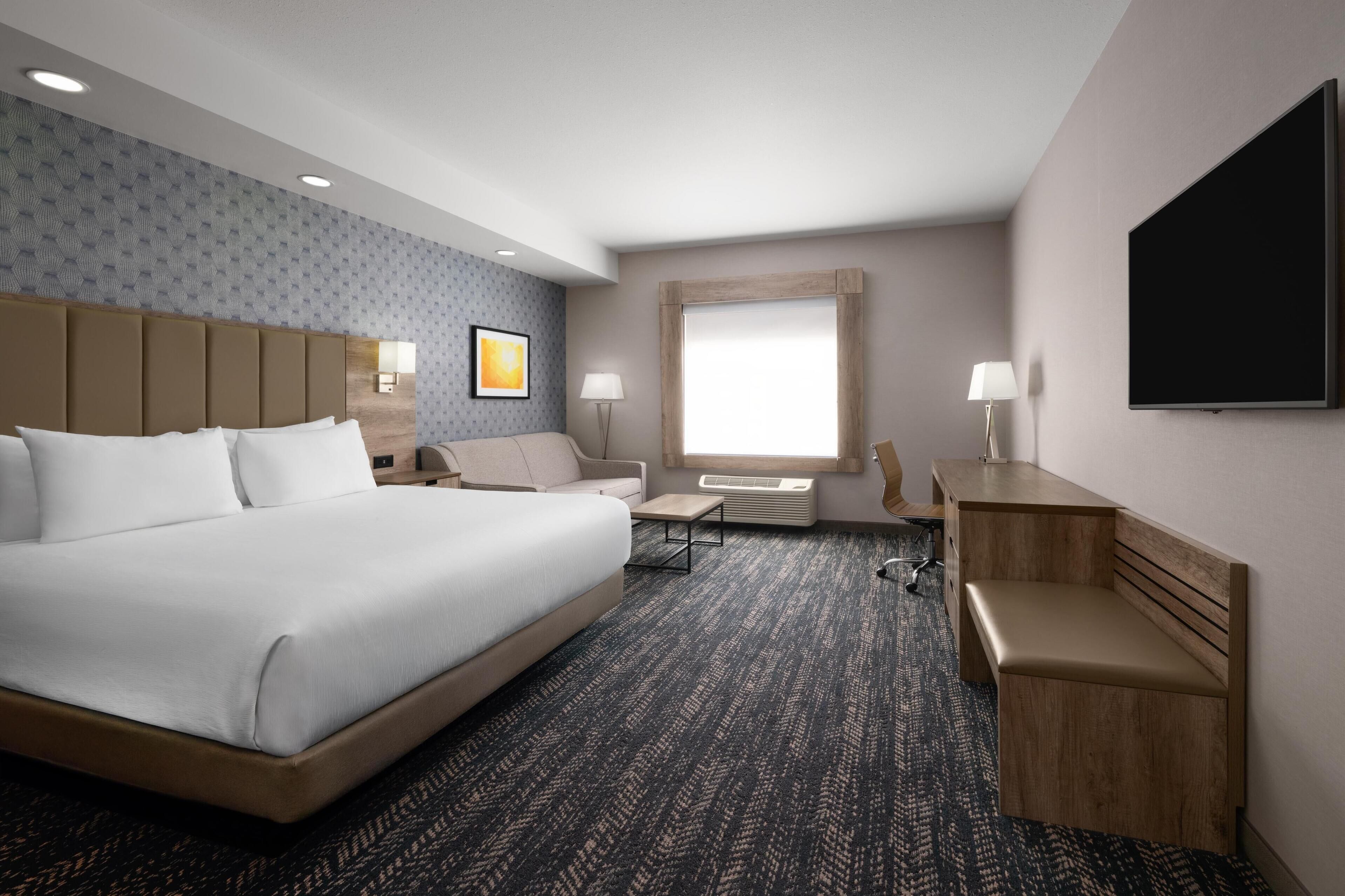 Quarto Standard, 1 cama king-size, não fumadores, frigorífico e micro-ondas (with Sofabed) | Roupa de alta qualidade, camas de colchão pillowtop, cofre no quarto 