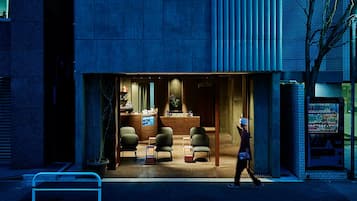 Fachada do alojamento (tarde/noite)