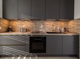 Apartamento (Two Bedroom Apartment with Terrace an) | Cozinha privada | Um frigorífico 