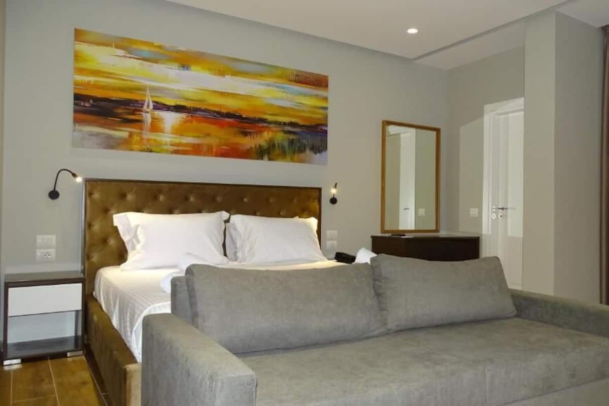 Quarto família, 1 cama King | Frigobar, escrivaninha, espaço de trabalho para notebook