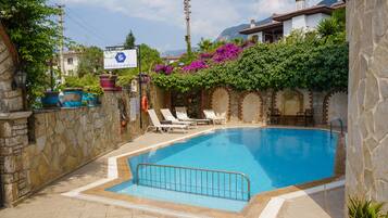 Piscina exterior sazonal