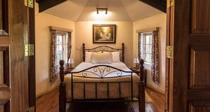 Quarto Individual Deluxe | Secretária, cortinas/cortinados opacos, Wi-fi grátis 