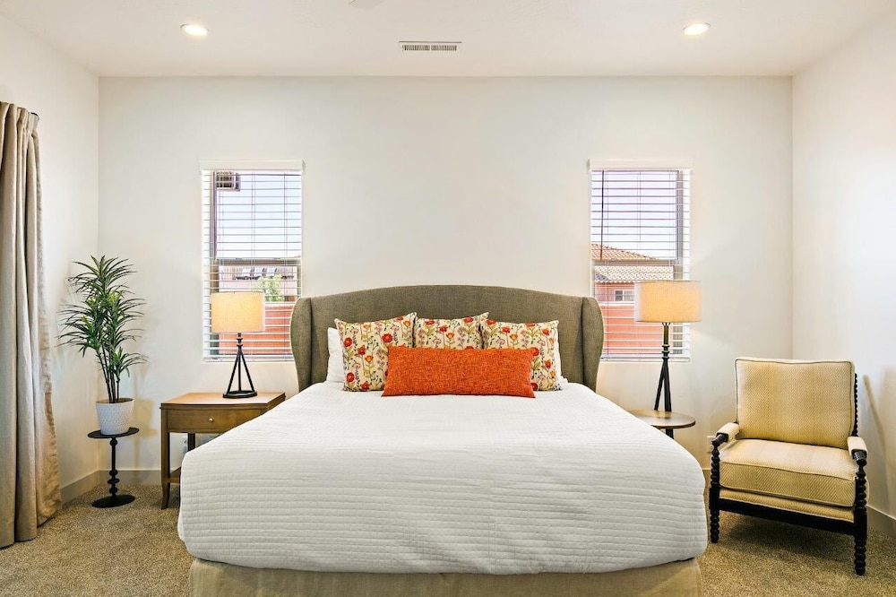 Arcadia 43 | Private Hot Tub * Hammock * Resort Pool * Sleeps 22 * Bbq - Utah