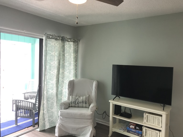 Ocean View & Pet Friendly Condo Across From Beach Access! First Responder Owned! - Freeman Park, NC