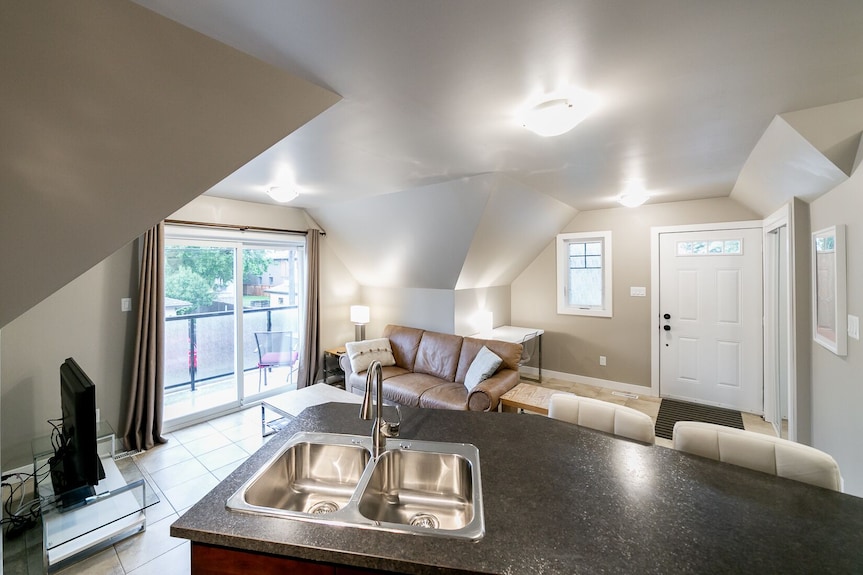 Coach House - Ravine - Private & Quiet - Trails & Parks - Runners & Skiers - Edmonton