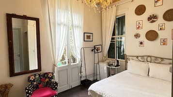 Quarto Standard, varanda, vista para o jardim | 1 quarto, com decoração personalizada, com mobília individualizada