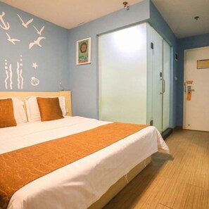 Quarto Duplo | Secretária, cortinas/cortinados opacos, Wi-fi grátis