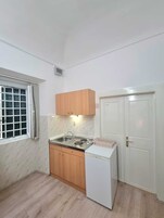 Estúdio (Studio Heart of The Town) | Cozinha privada | Um frigorífico, uma chaleira elétrica, uma torradeira
