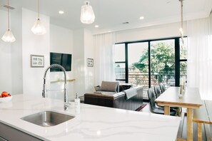 Suite Presidencial, 2 quartos | Sala de estar | Smart TV de 55 de polegadas com canais via satélite, televisor, Netflix