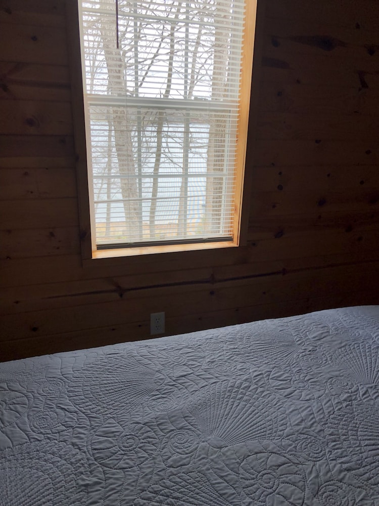 Beautiful Log Cabin In Lake Of Egypt With A Dock - Marion, IL