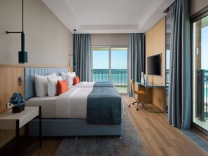 Quarto Twin Deluxe, 2 camas individuais, vista para o mar | Minibar, secretária, secretária adequada para computadores portáteis 