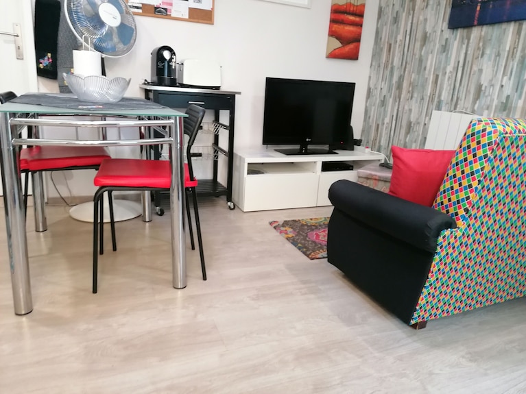 House Romantic, Ii. - Canidelo