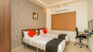 Quarto casal ou duplo clássico | Individualmente mobiliados, escrivaninha