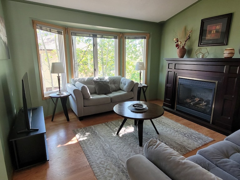 Motherlode Manor 3 ~ Home In The Wilderness City - Whitehorse, Canada