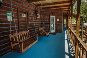 Fachada do alojamento (tarde/noite)