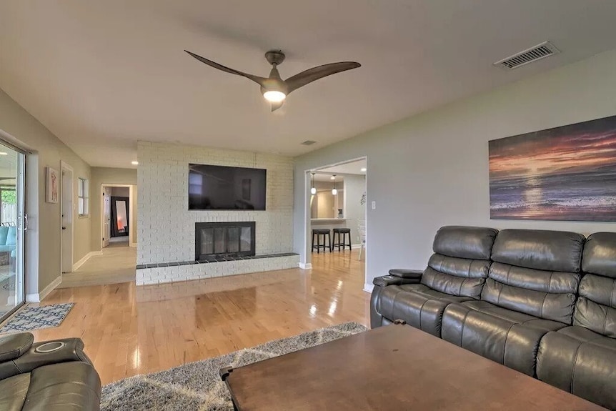 Family Home On Bellows Lake, With New Pool. 6505 Walton Way - Tampa