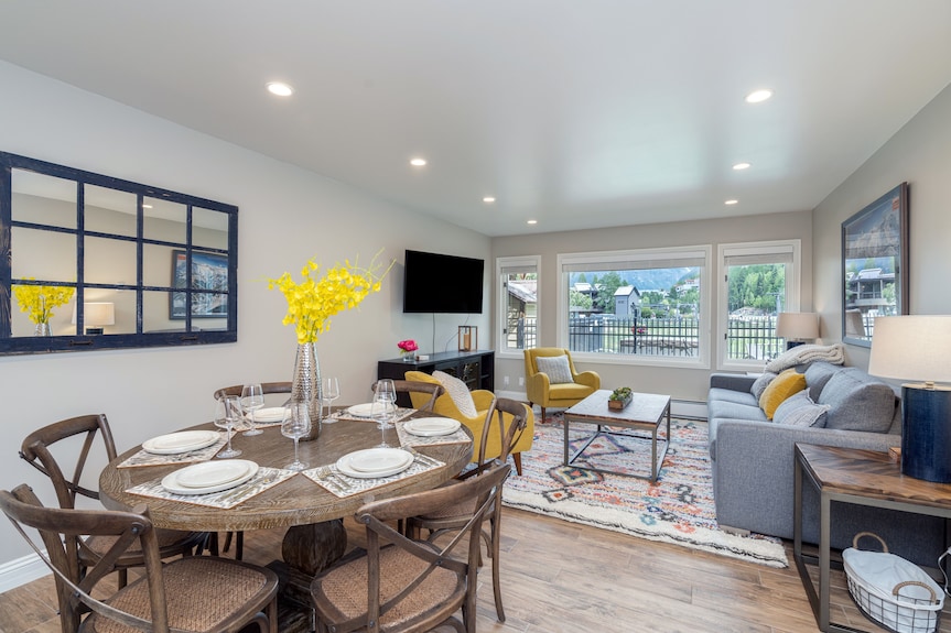 Etta 102- Heated Pool & Hot Tub, Easy Ski Access, Newly-remodeled - Silverton, CO