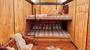 Cabana de Madeira Familiar | Roupa de alta qualidade, edredões de penas, cofre no quarto