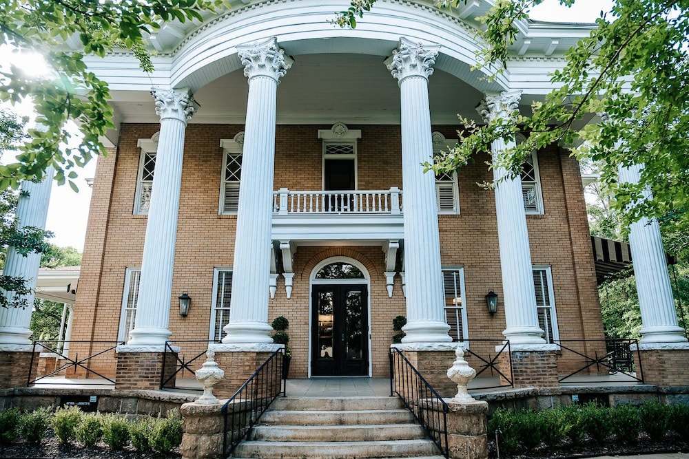 Heritage House Bed & Breakfast - Boutique Adults-only Inn - Alabama