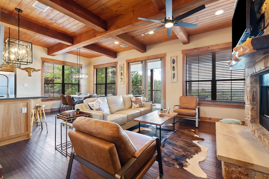 Pickleball & Resort Style Pool - Lake Travis Hill Country Luxury Cabin @ Hollows - Lake Travis, TX