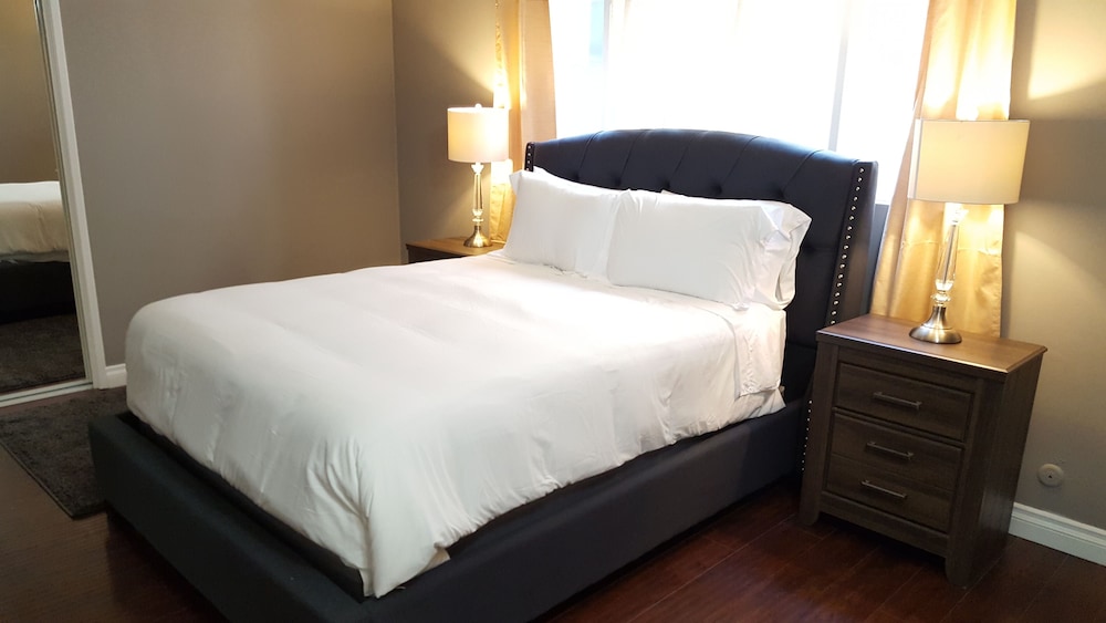 Fully Renovated 1 Min. To Melrose Ave. - West Hollywood, CA