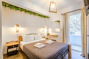 Quarto casal ou duplo econômico | Cofres nos quartos, Wi-Fi de cortesia, roupa de cama